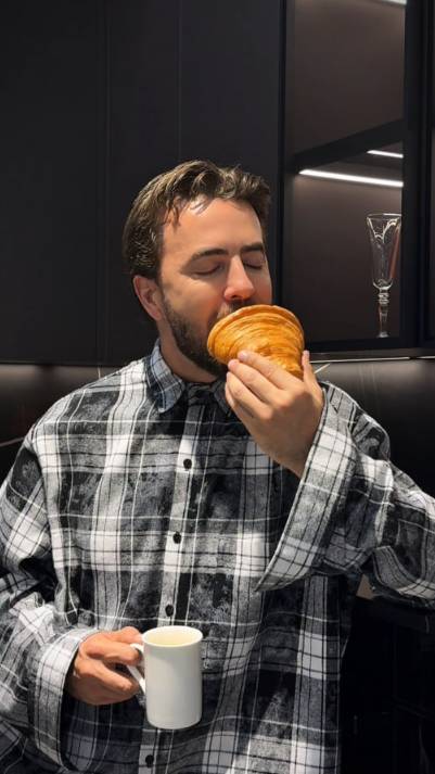 Утро с хрустящим круассаном, ароматным кофе и любимым кухонным гарнитуром. Что ещё нужно? ❤️