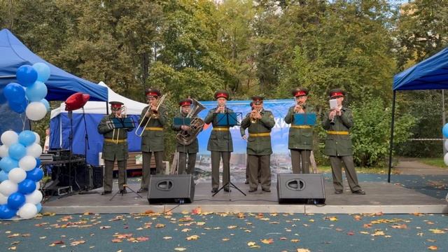 "Катюша" - исполняет военный оркестр