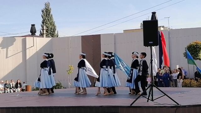 Армянский танец