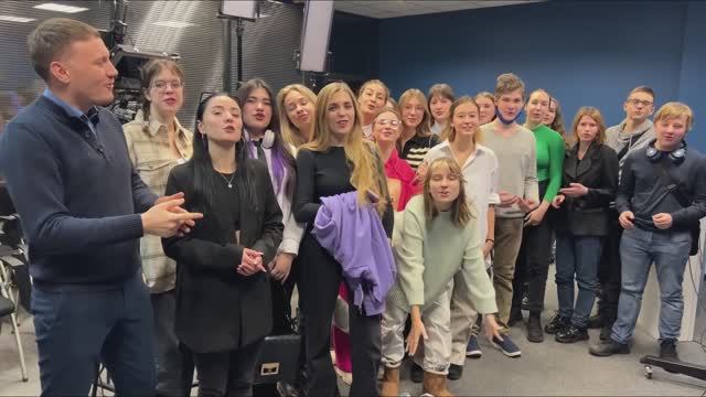 Ученики ШМЖ поздравляют журфак с юбилеем