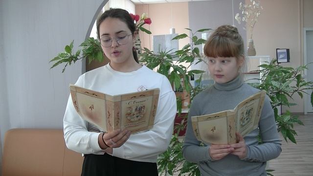 Стихотворение С. Есенина «Бабушкины сказки». Читают Д. Жукова и У. Корягина