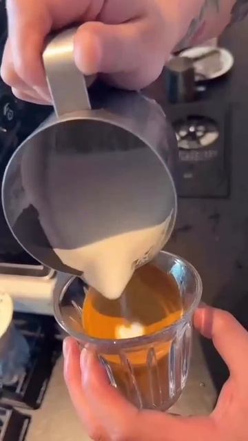 Рисуем на кофейной пене. 4