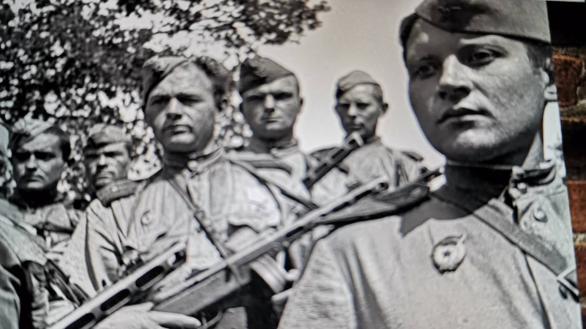 Налей по нашей фронтовой!