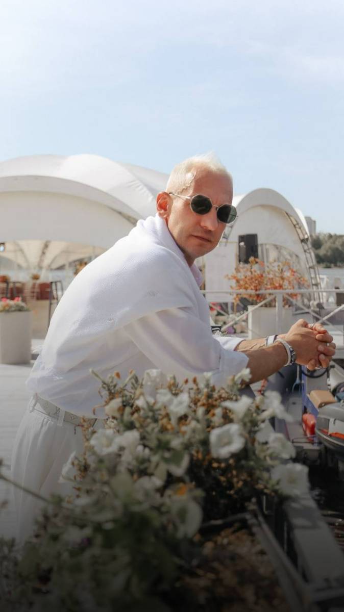 «И если б труд не призывал, долго бы весною в поле простоял».