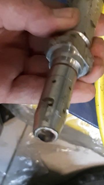 Raycus RFL-C3000 Отломался кристалл коннектора. Требуется замена кабеля QBH