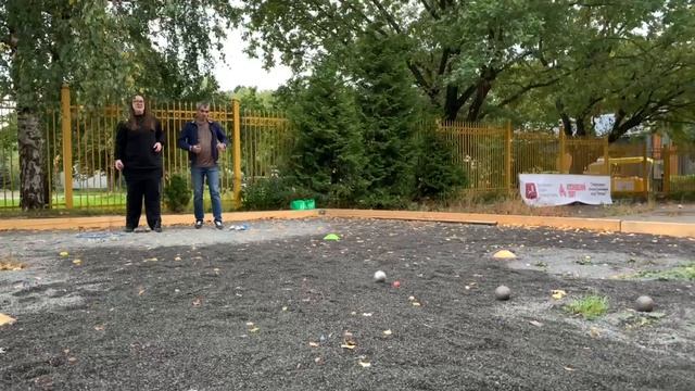 Спорт для всех - петанк в Москве в парке 50-летия Октября