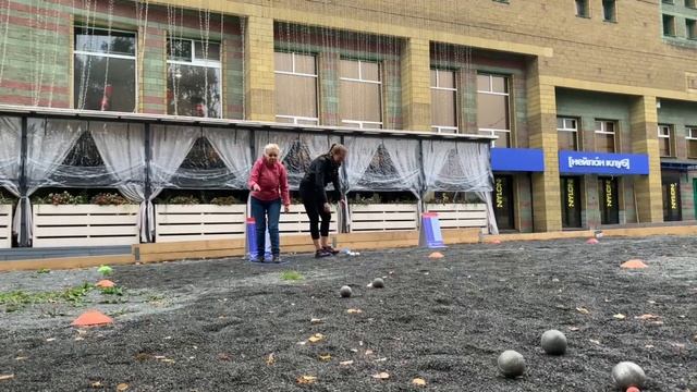 Петанк со всей семьей и друзьями в парке 50-летия Октября