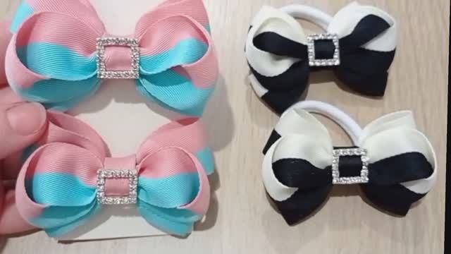 МК простых, очень эффектных бантиков из двухсторонней тканевой ленты 2,5 см😍
Мастер класс бантиков