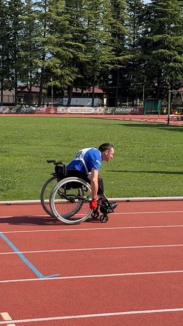 Это Феррари? Нет, это Бентли!