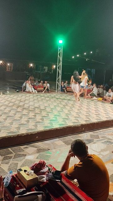 ОАЭ "Сафари на джипах" 19.09.2025 Танец арабской девушки с папочкой