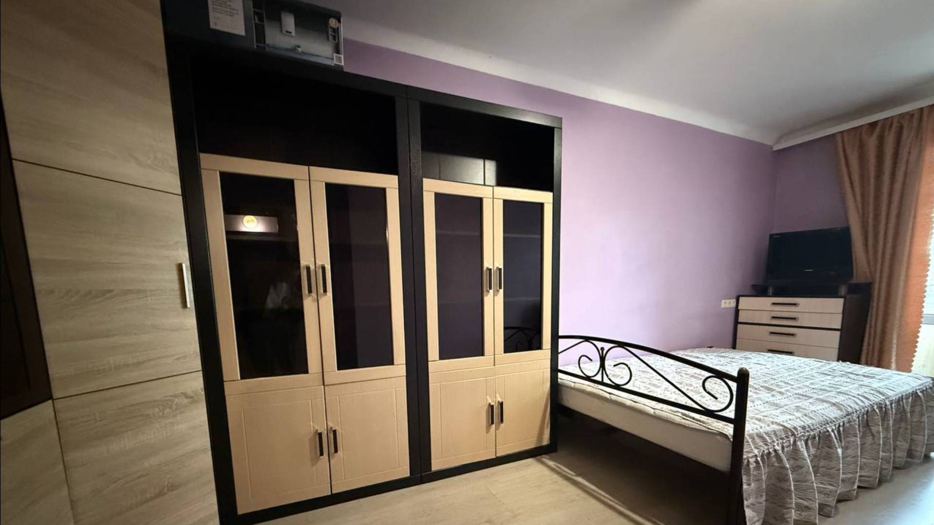 Обзор 2- комнатной квартиры на продажу в Ялте, ул. Московская