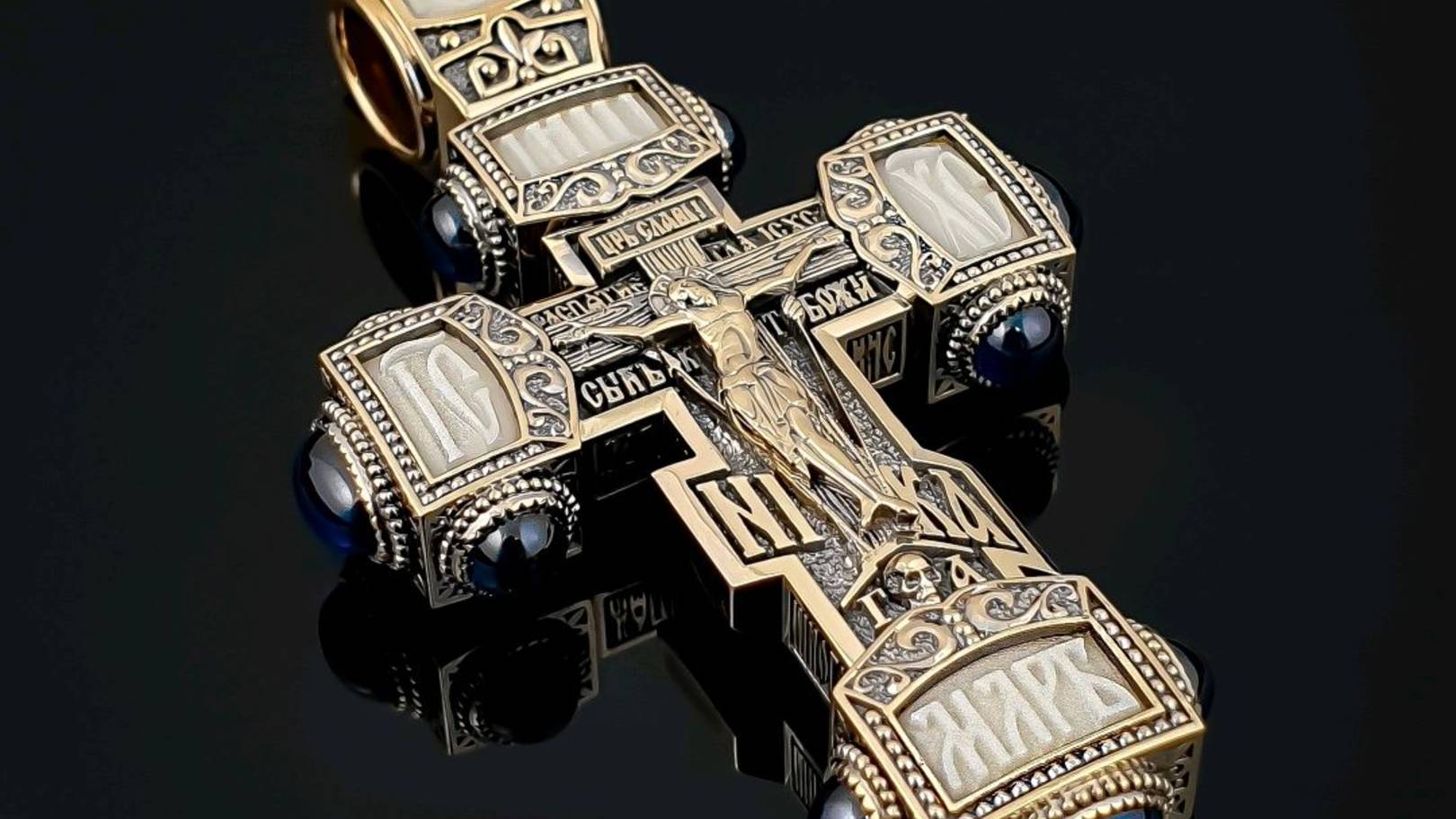 Нательный именной византийский крест со вставками из керамики и сапфирами