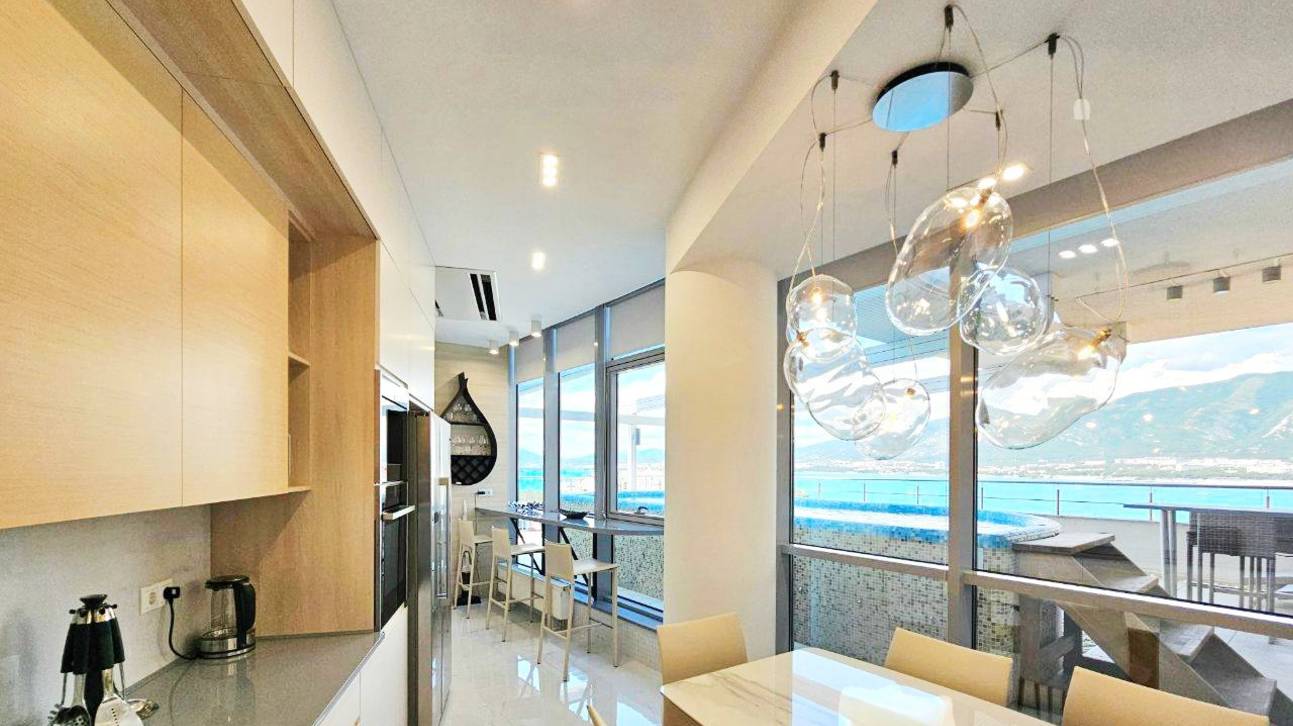 Цена элитной двухкомнатной квартиры в Геленджике равна 95 млн.р. ЖК "Акватория" квартира с бассейном