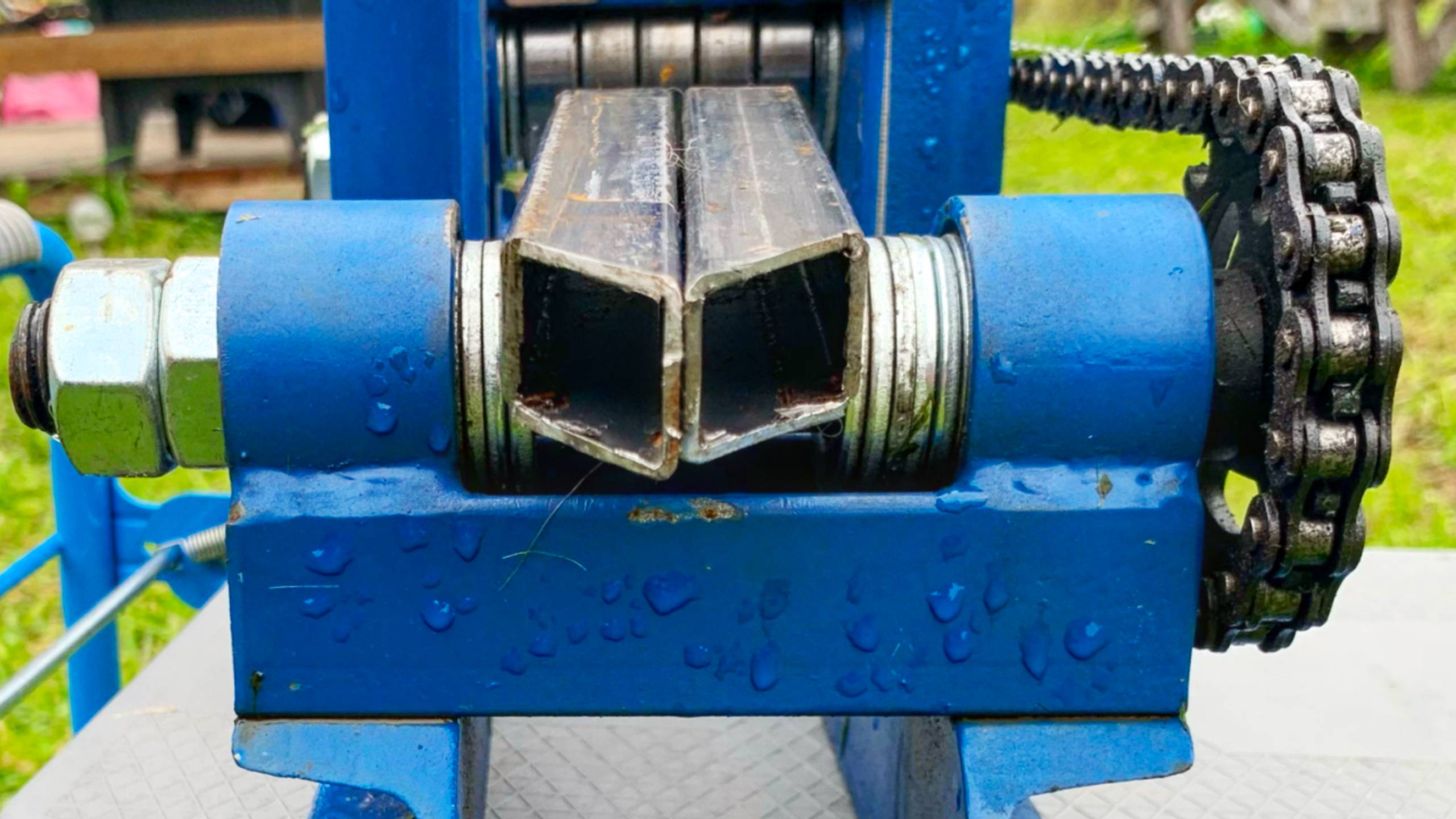 До и После: Соседи обзавидовались!!! Супер защита от дождя из профильной трубы для беседки или дома