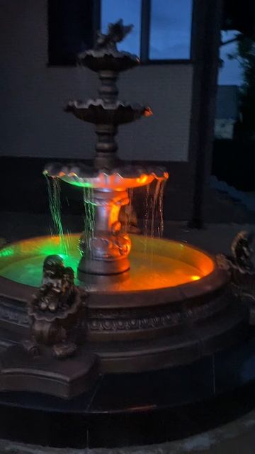 Фонтан Ангелы с голубями