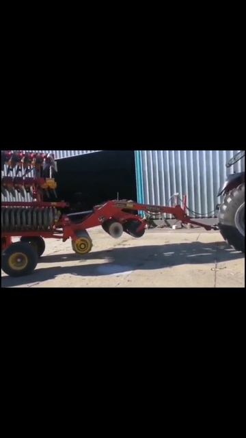 Трактор HX SMART 3404 (340 л.с.) с дисковым культиватором Carrier 820