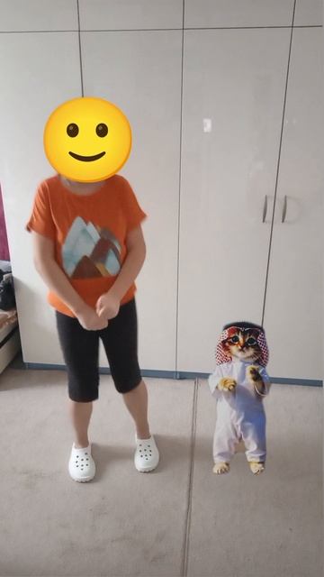 танцую с котом из Арабских Эмиратов