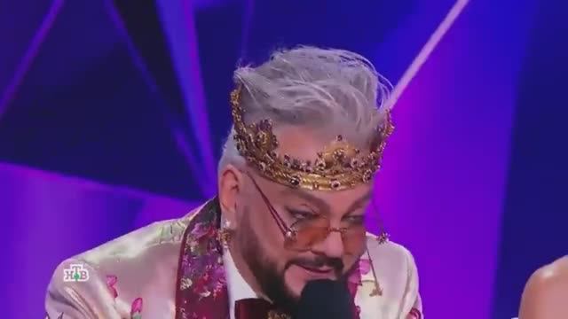 Как много зрителей, все в масках!