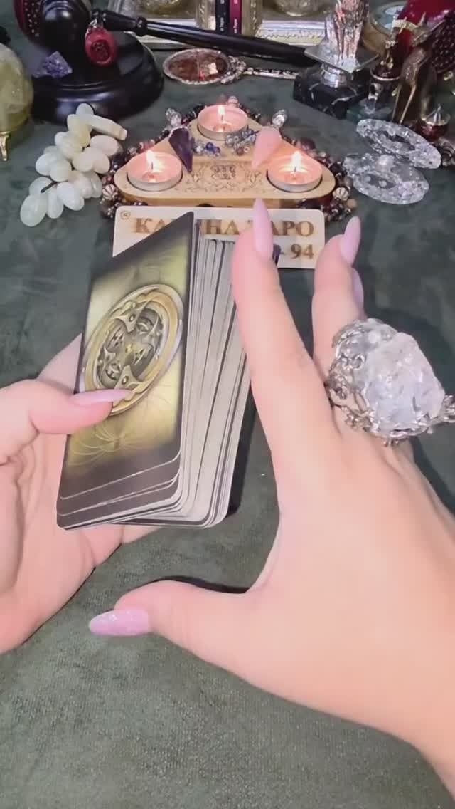 💰 Денежное послание Таро: Узнай своё финансовое будущее! 🔮