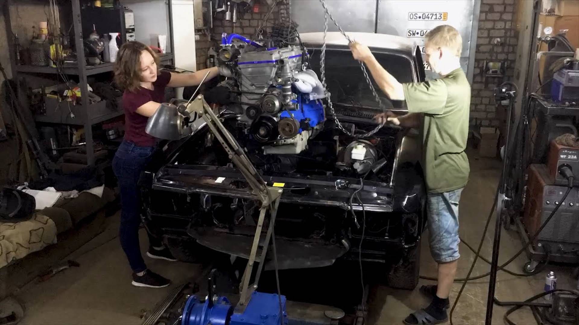 ВОЛГА-Авантюристка. 3 серия: Забираем с покраски, запускаем  двигатель, чиним ГУР