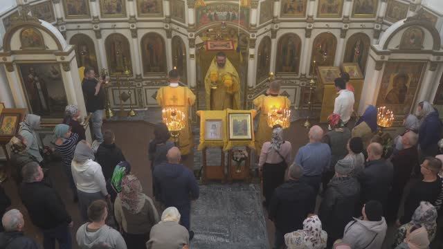 Запись трансляции 12 октября 8:40. Часы. Литургия