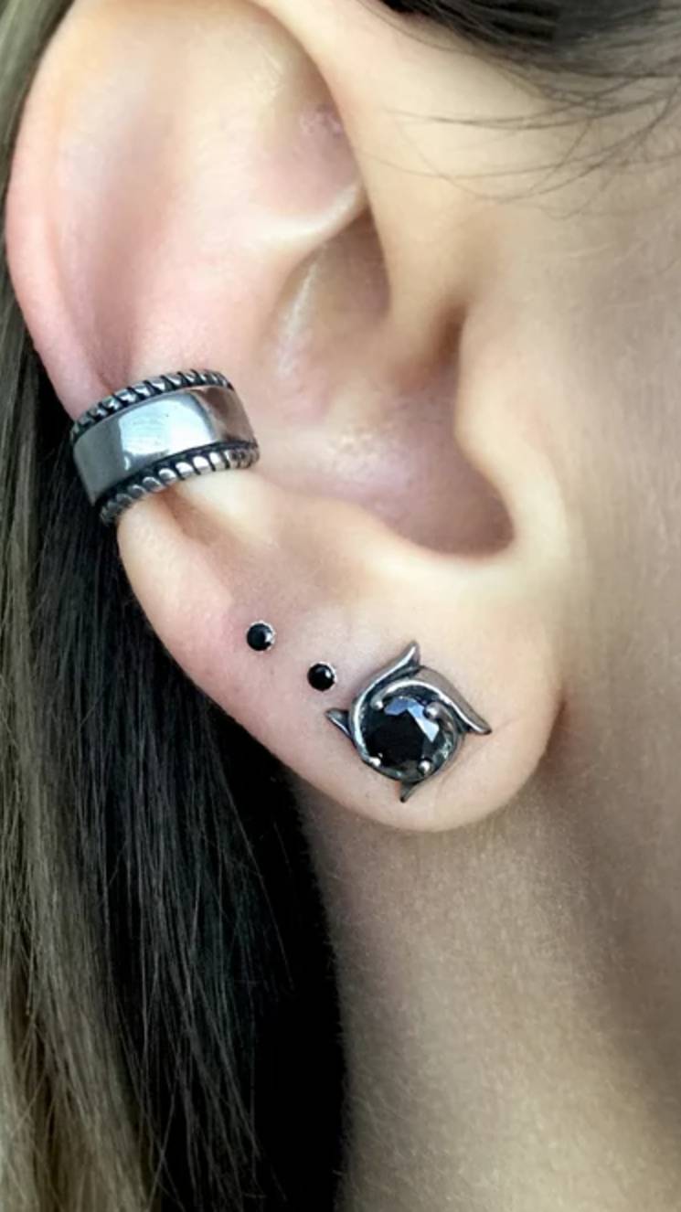 Дизайнерские бижутерные пусеты "Готические розы" от StarfallShop