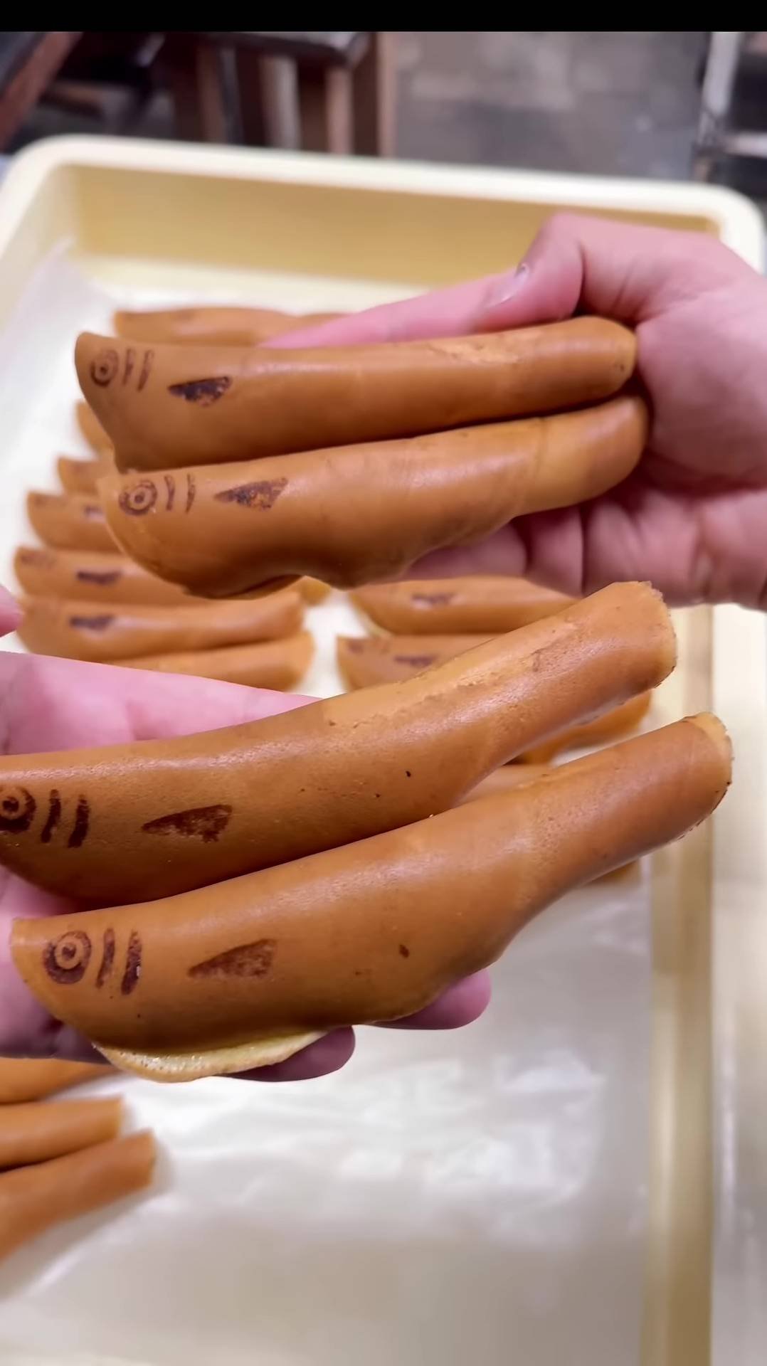 Милые сладости в форме рыбки