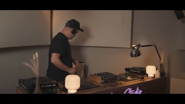 Dub/Deep House Vinyl Session with Markus Ho