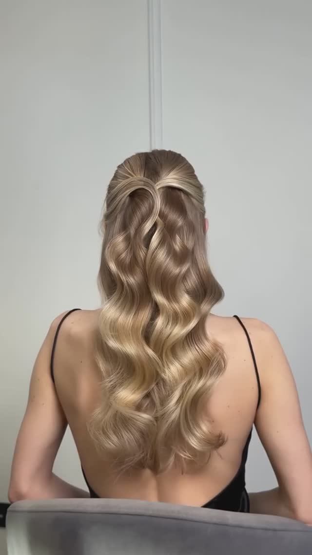 Самая популярная мальвинка из мягких локонов #прическа #укладка #волосы #мальвинка