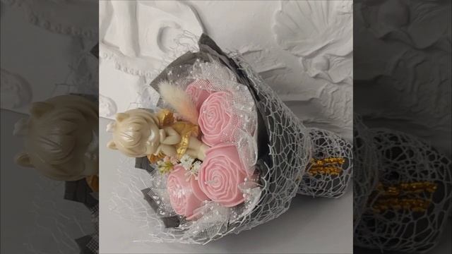 Букет из 5-ти розовых роз-свечей и ангелочка ручной работы