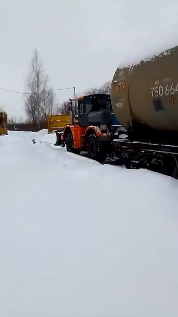 Локомобиль СТАНИСЛАВ-705 (маневровый локомотив на комбинированном ходу) с бульдозерным отвалом