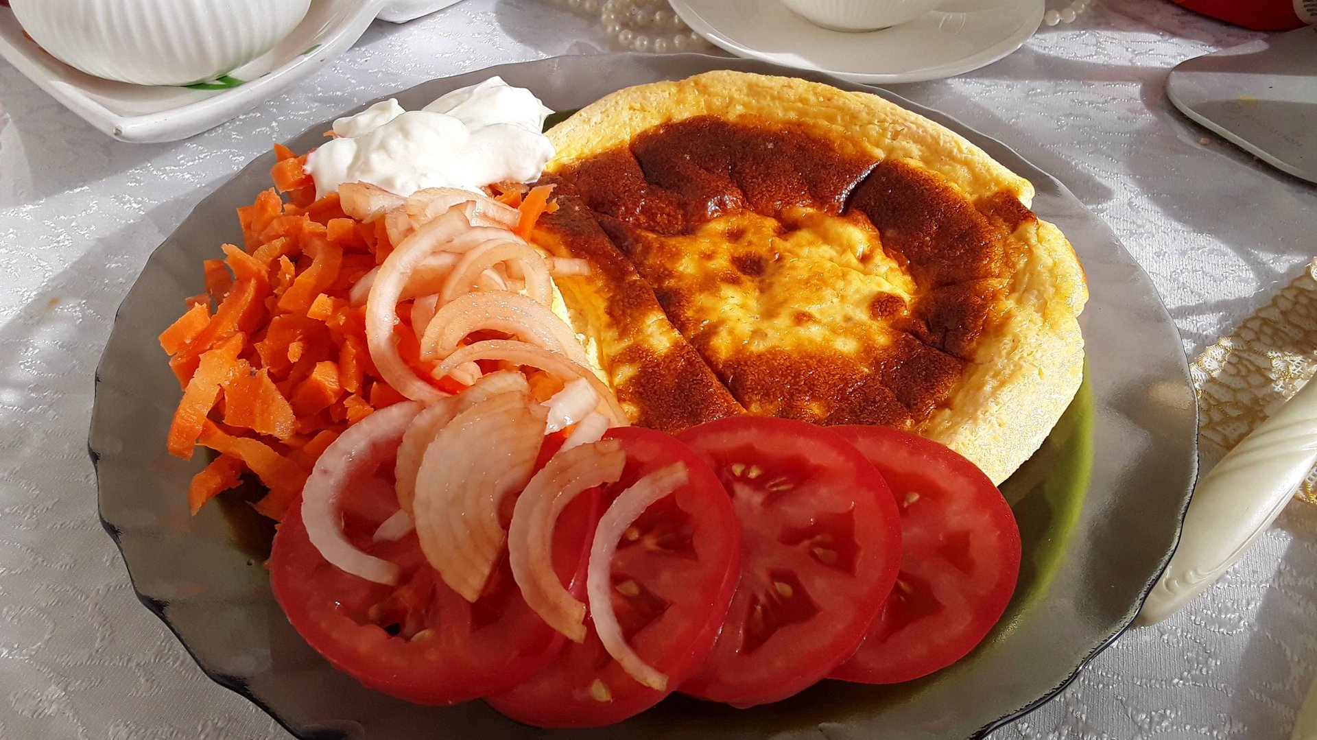 Лайфхакнули опять с Сарьяной: Силиконовый коврик. Омлеты, Творожные клёцки, или вареники и селёдка.