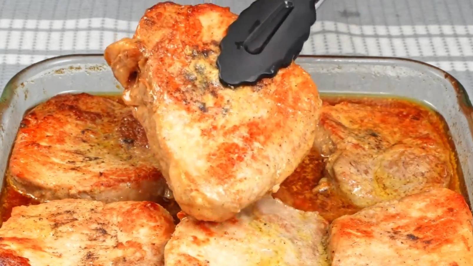 Свинина в духовке | Свинина с луком | Свинина в соусе