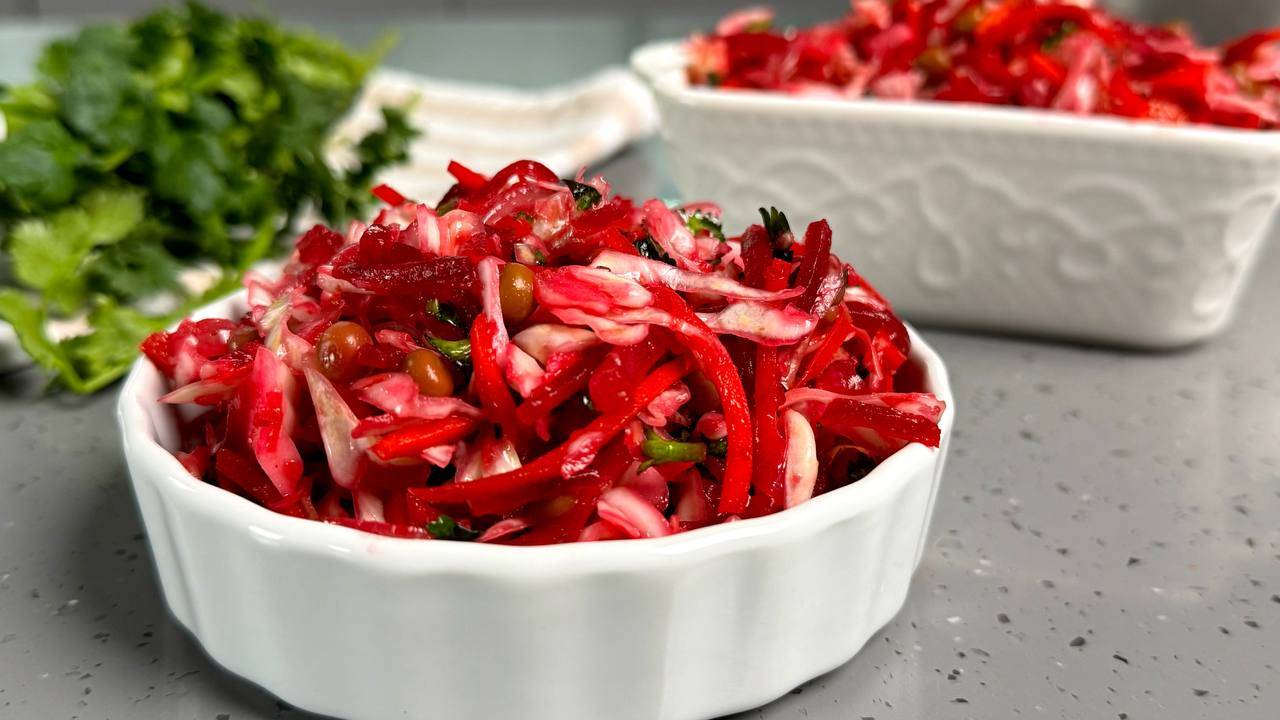 Сколько салатов не готовила, этот никогда не приедается! САЛАТ из простых продуктов - "Не винегрет"