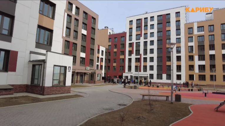 Полицейские, медики и учителя получили ключи от новых квартир в ЖК "Гороховое поле"