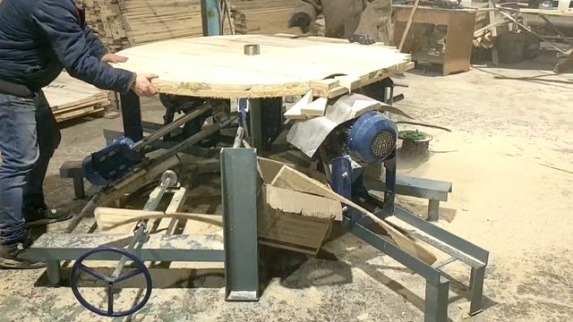 станок для выпиливания боковой стенки кабельного барабана (катушки)