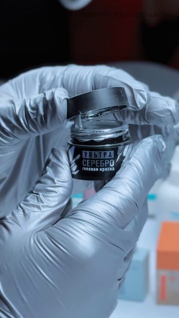 Новогодний дизайн ногтейблестки на ртутную краску, кто пробовал, долго держится?☺️