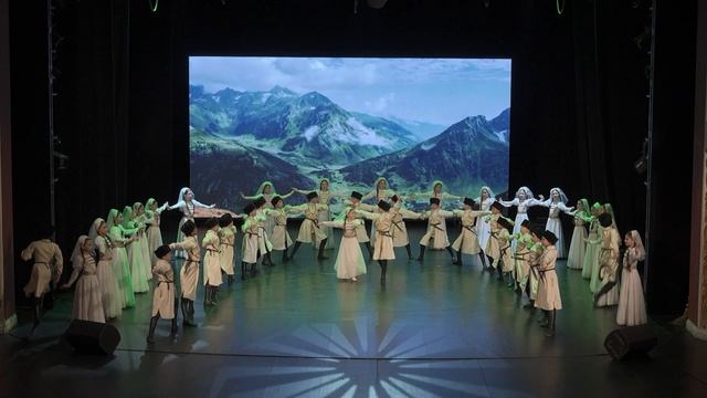 2.«Абхазский перепляс» – Государственный детский хореографический ансамбль «Абаза»