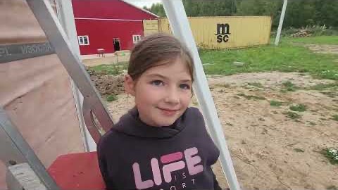 Канадская семья в НН.. ＂Guest House Glow-Up： Installing the New Siding!＂📄