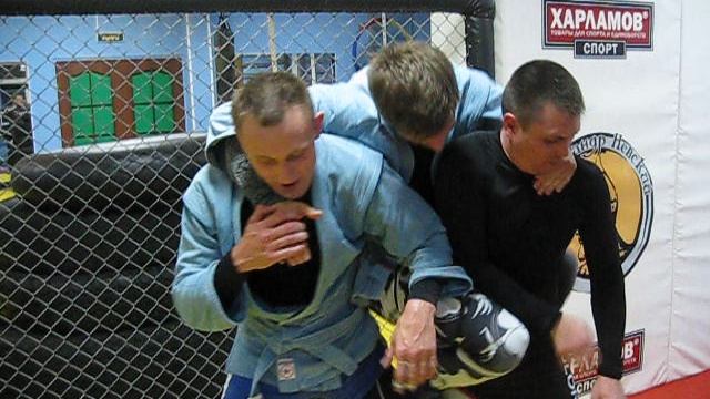 2017 год. Упражнение в тройке- переползания и удушения.