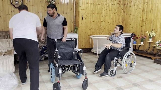 Передача инвалидной коляски