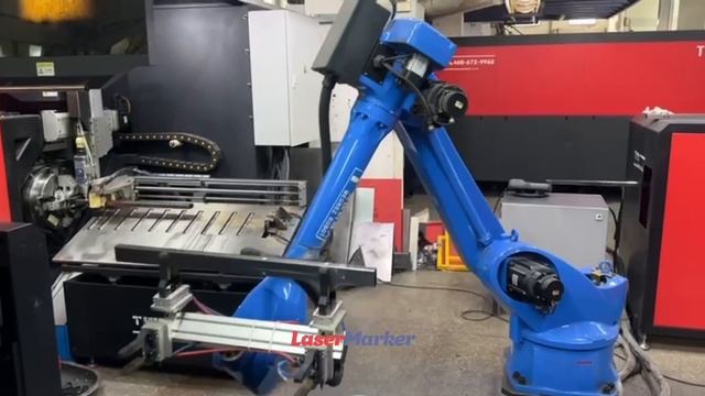 Бедный робот тоже заработался и ждёт выходные 😂