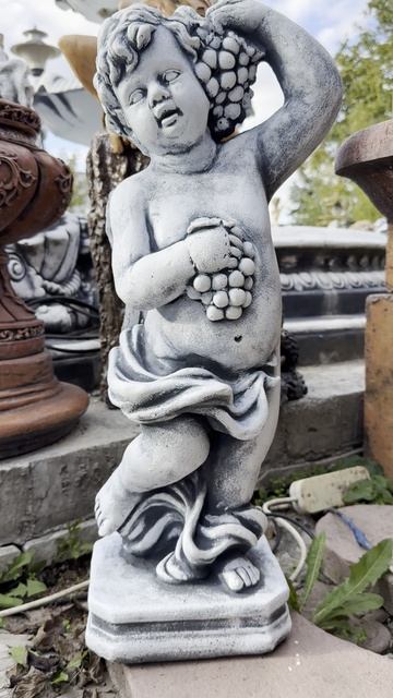Ангел с виноградом