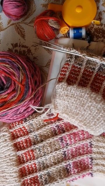 Гроздья рябины в окошко стучат🧦🧦🧶🧶👍❤️