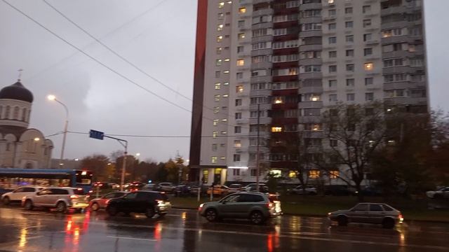 Дождь на Вешняковской улице (17.10.2025)