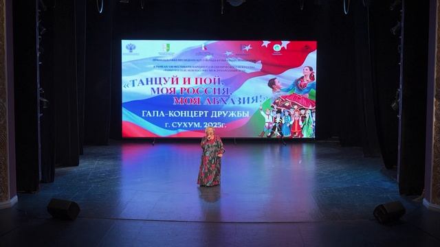 16. «Гляжу в озера синие» – Надежда Крыгина