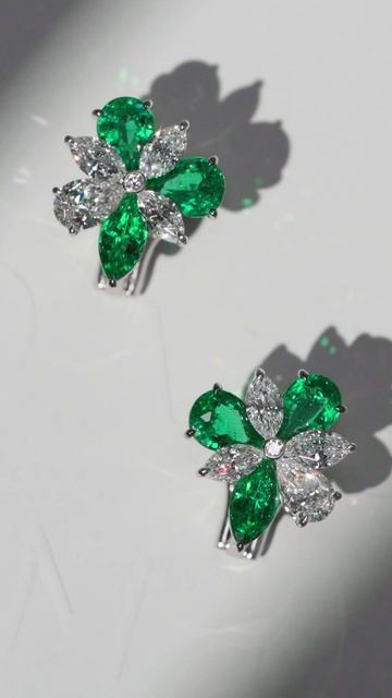 Серьги из классического сета, вдохновенного флорой