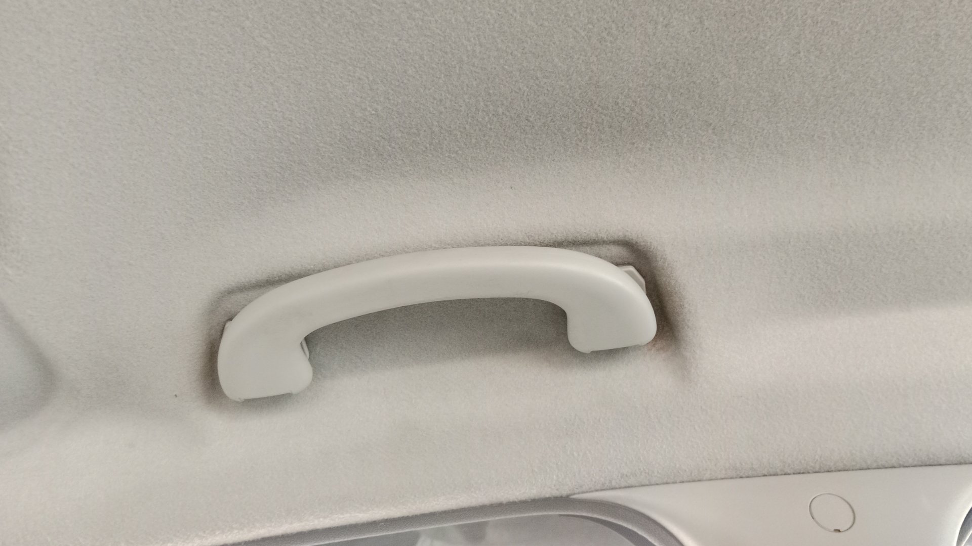 Как снять ручку потолка на Форд Фьюжин.