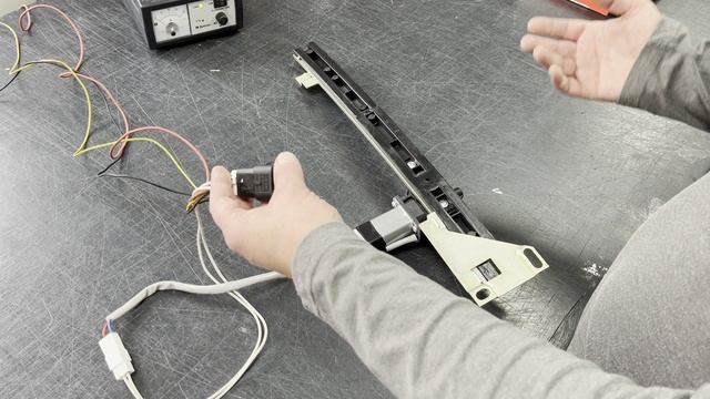 Ответ на вопрос: Когда останавливается моторедуктор?