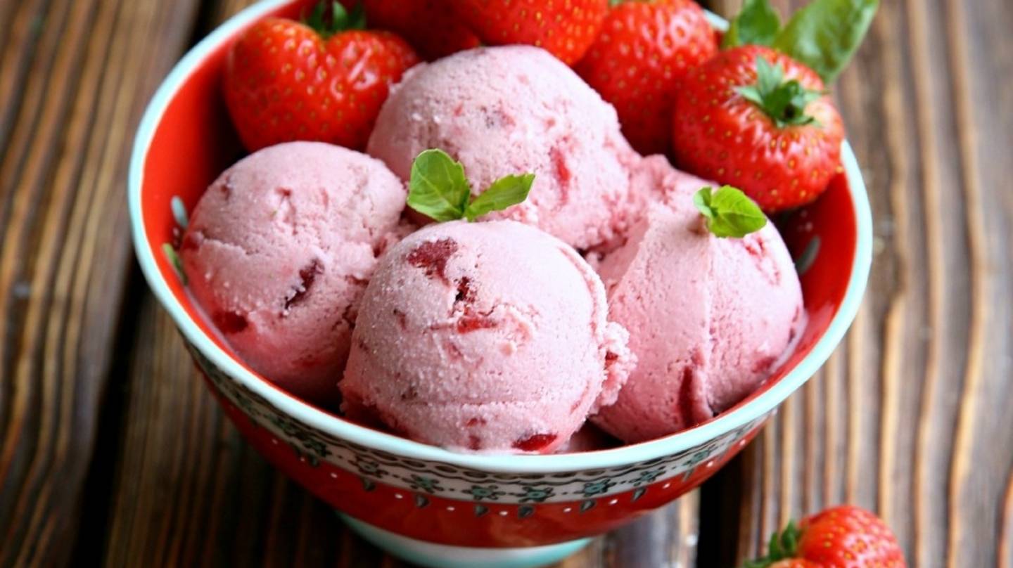 Домашнее клубнично-банановое мороженое